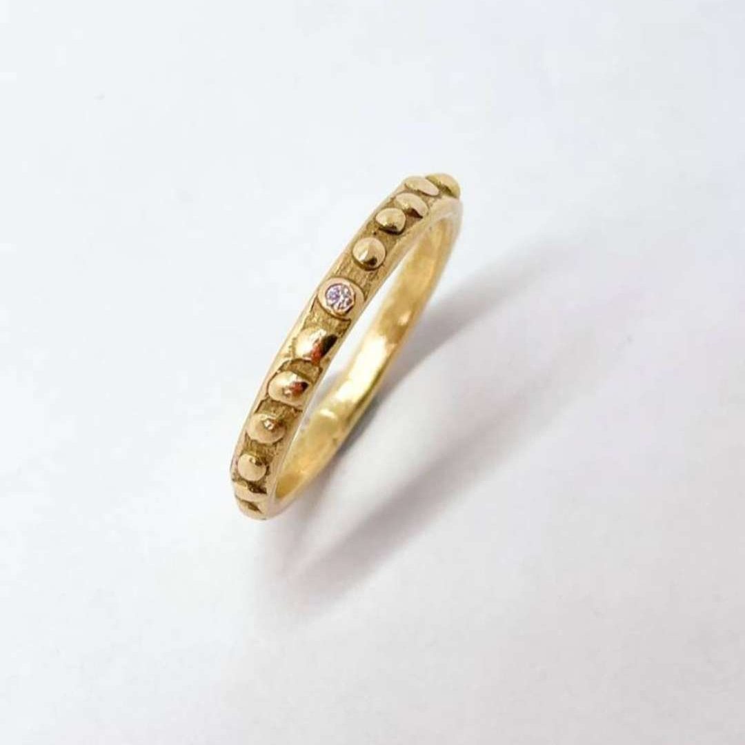 Fluid Aqua - 2mm Textured Ring Band with Diamond in 18ct Yellow Gold ...